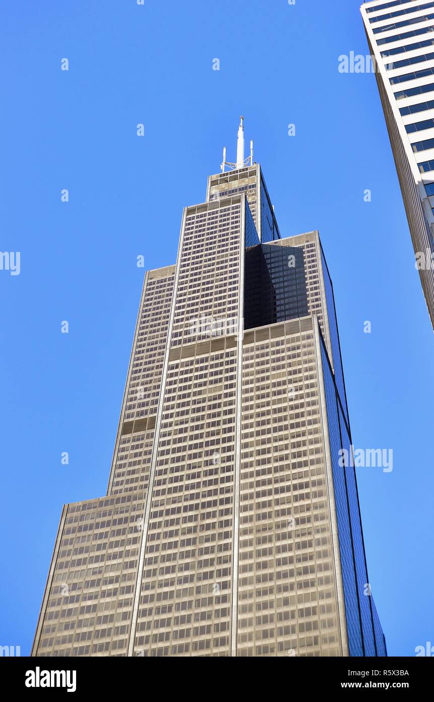 Willis tower observation deck hi-res stock photography and images - Alamy