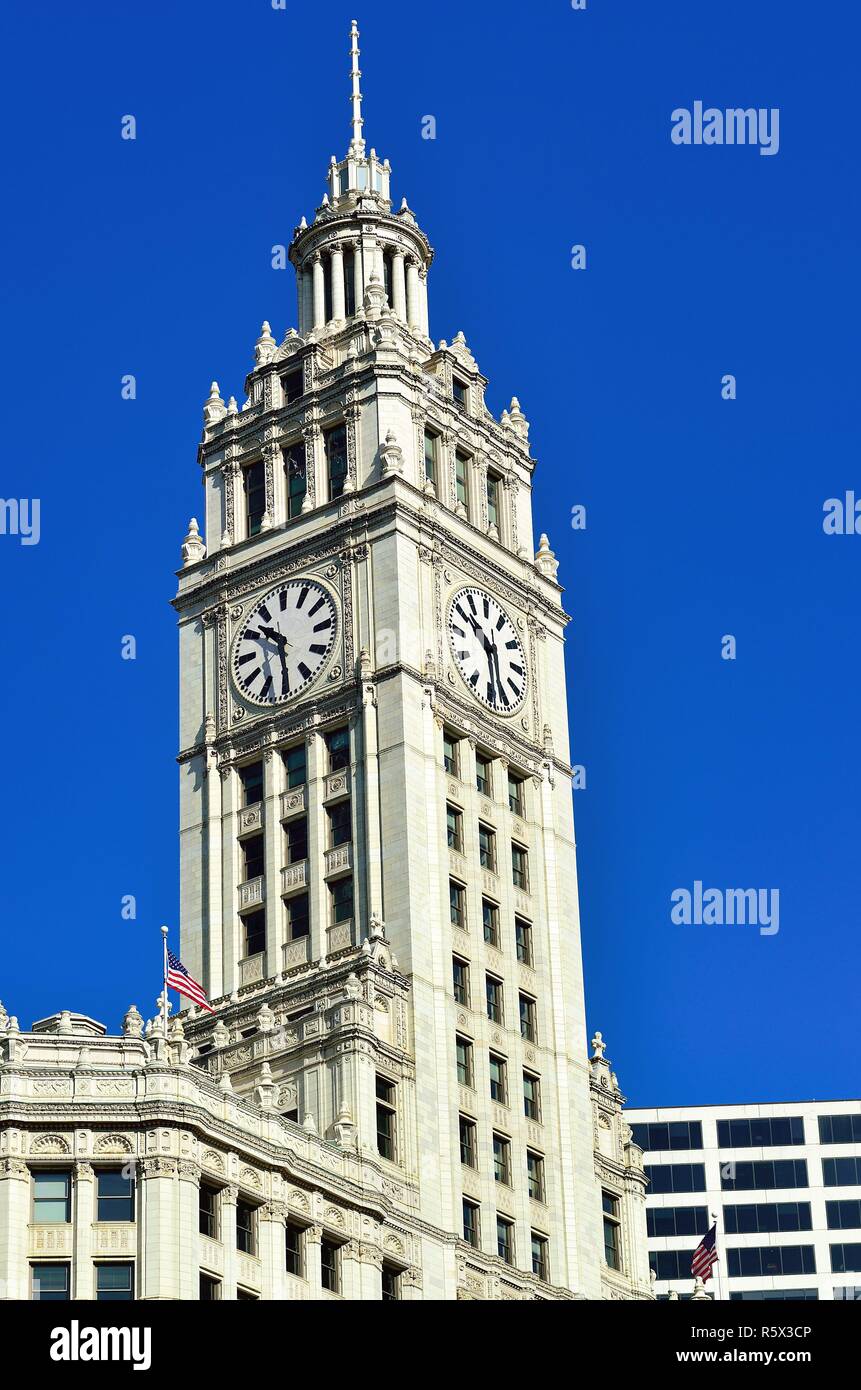 French clocks hi-res stock photography and images - Alamy
