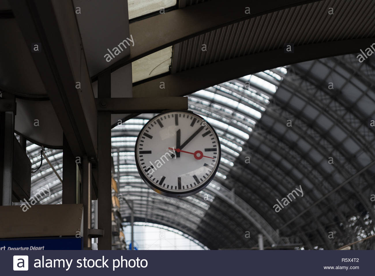 Bahnhofsuhr Stock Photos & Bahnhofsuhr Stock Images - Alamy