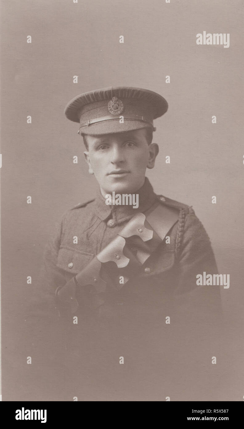 Young soldier british army hi-res stock photography and images - Alamy