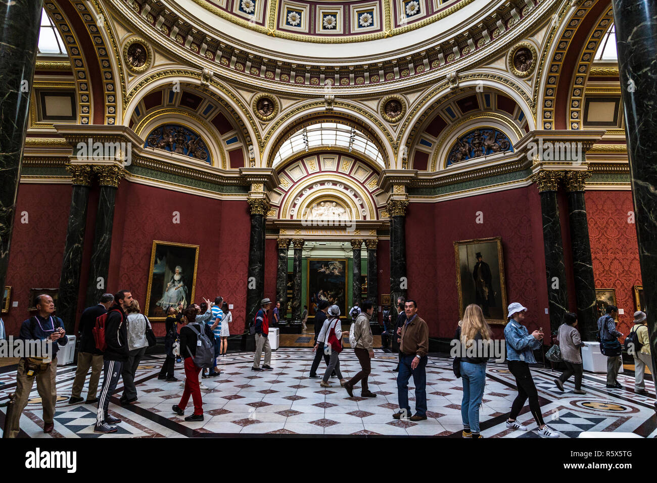 The national gallery london interior hi-res stock photography and ...