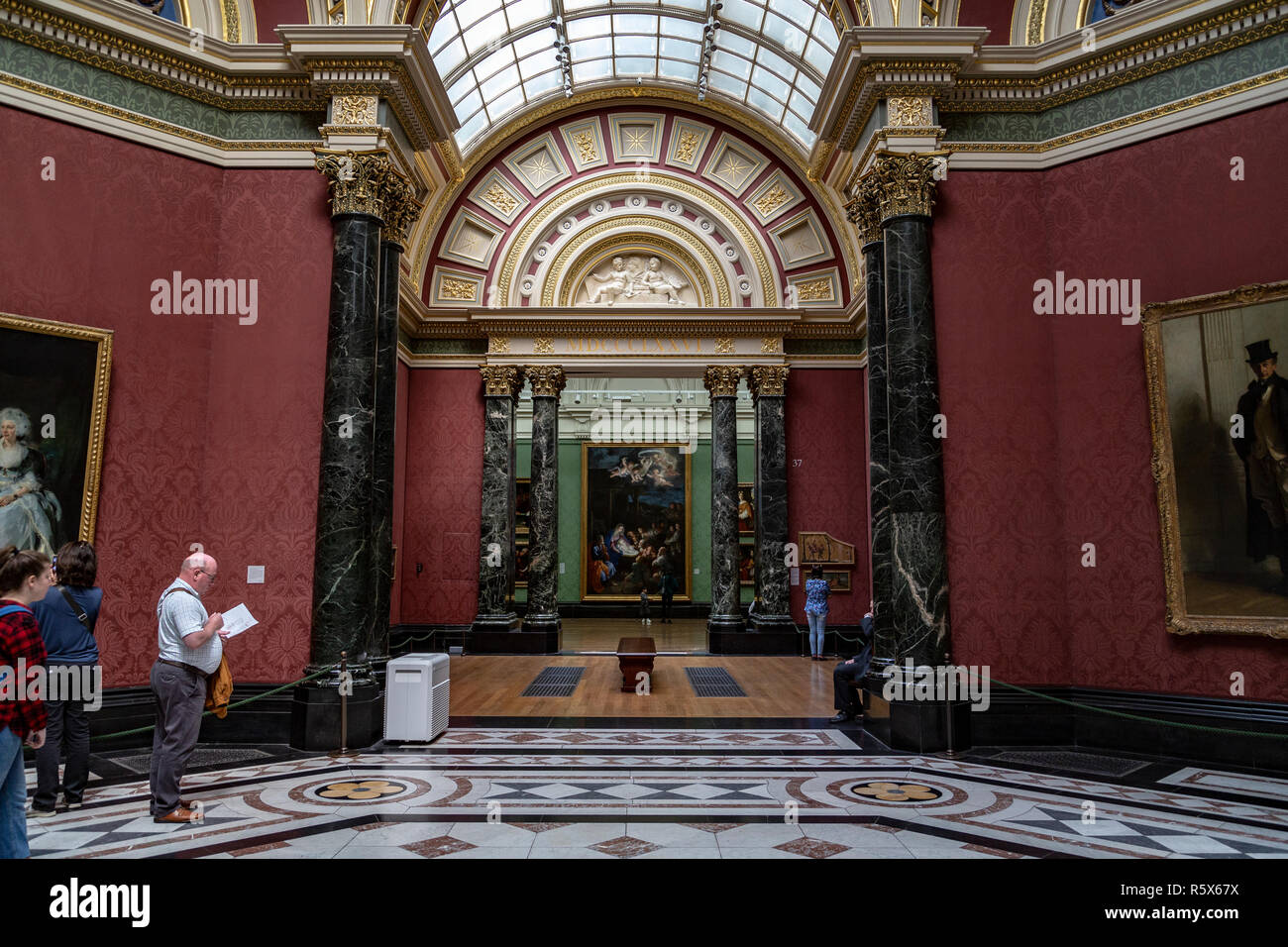 National Gallery Museum London Interior Stock Photos & National Gallery ...