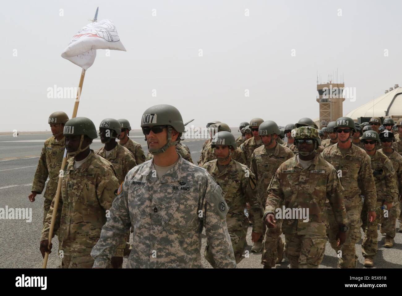 The us army basic airborne course hi-res stock photography and images ...