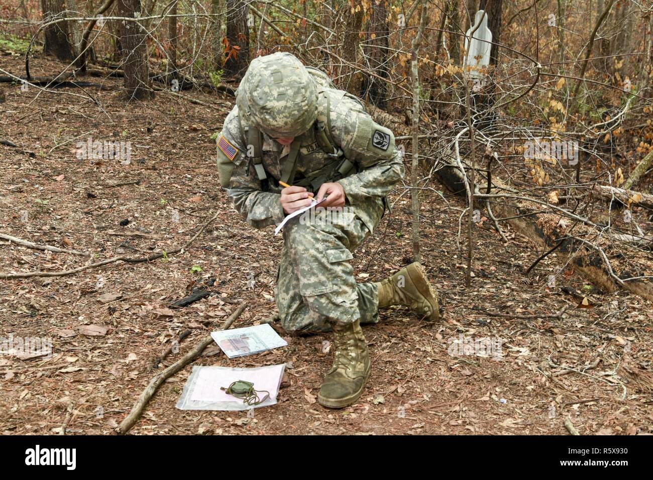Soldiers complete land navigation training hi-res stock photography and ...