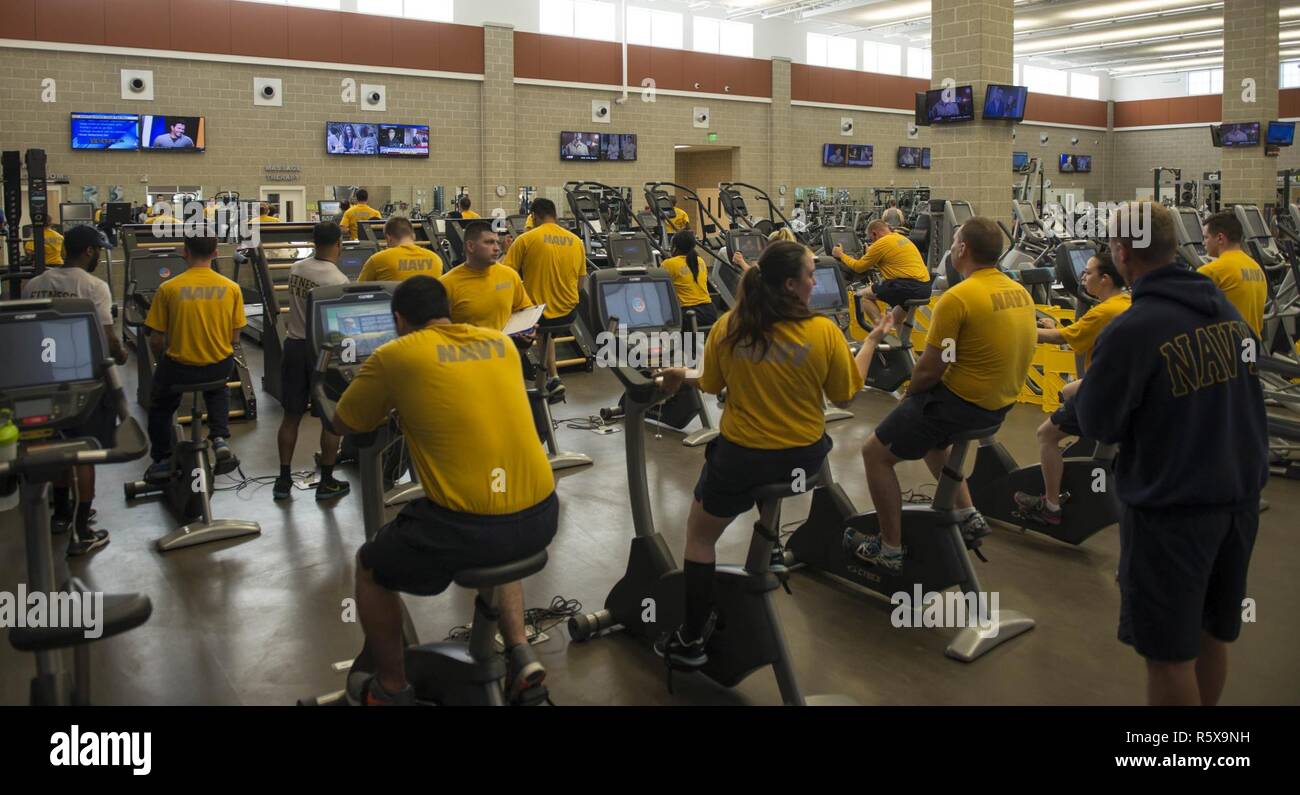 Navy physical readiness test hi-res stock photography and images - Alamy