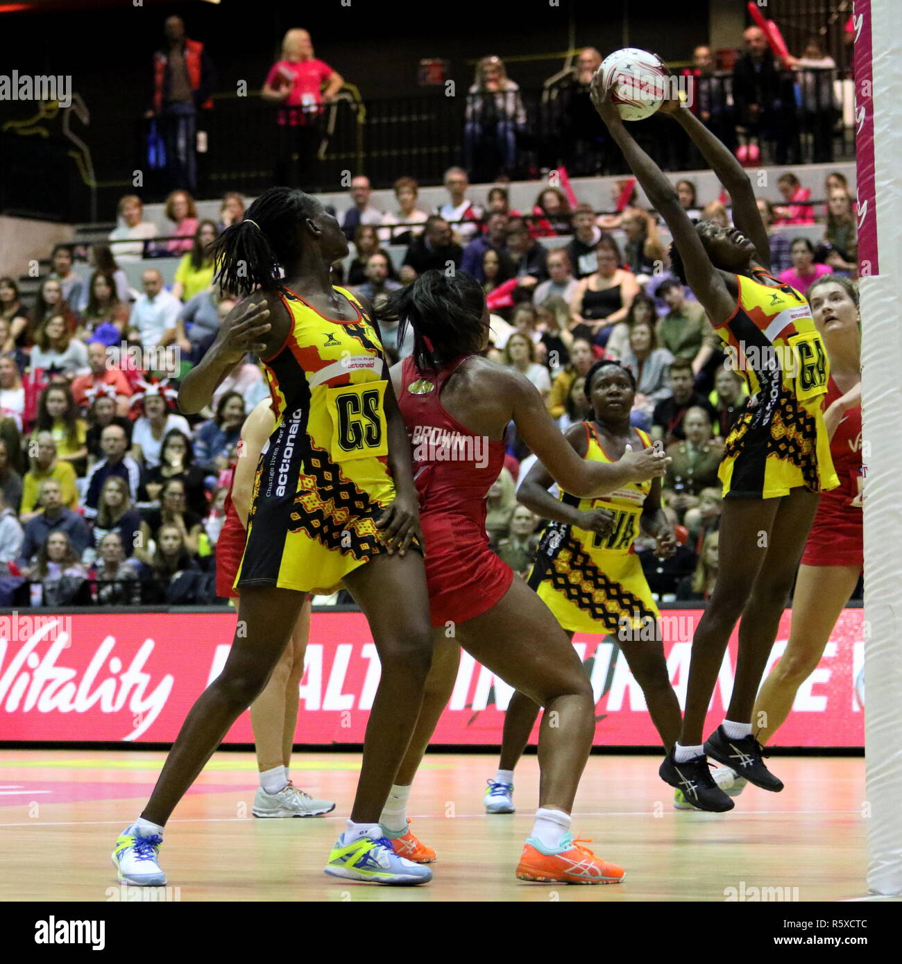 Netball match hi-res stock photography and images - Alamy