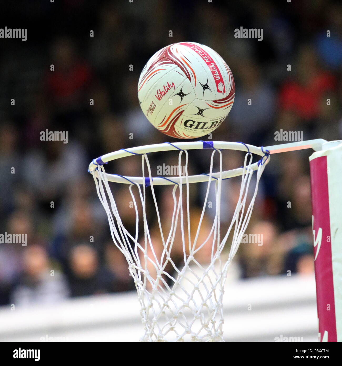 Netball match hi-res stock photography and images - Alamy