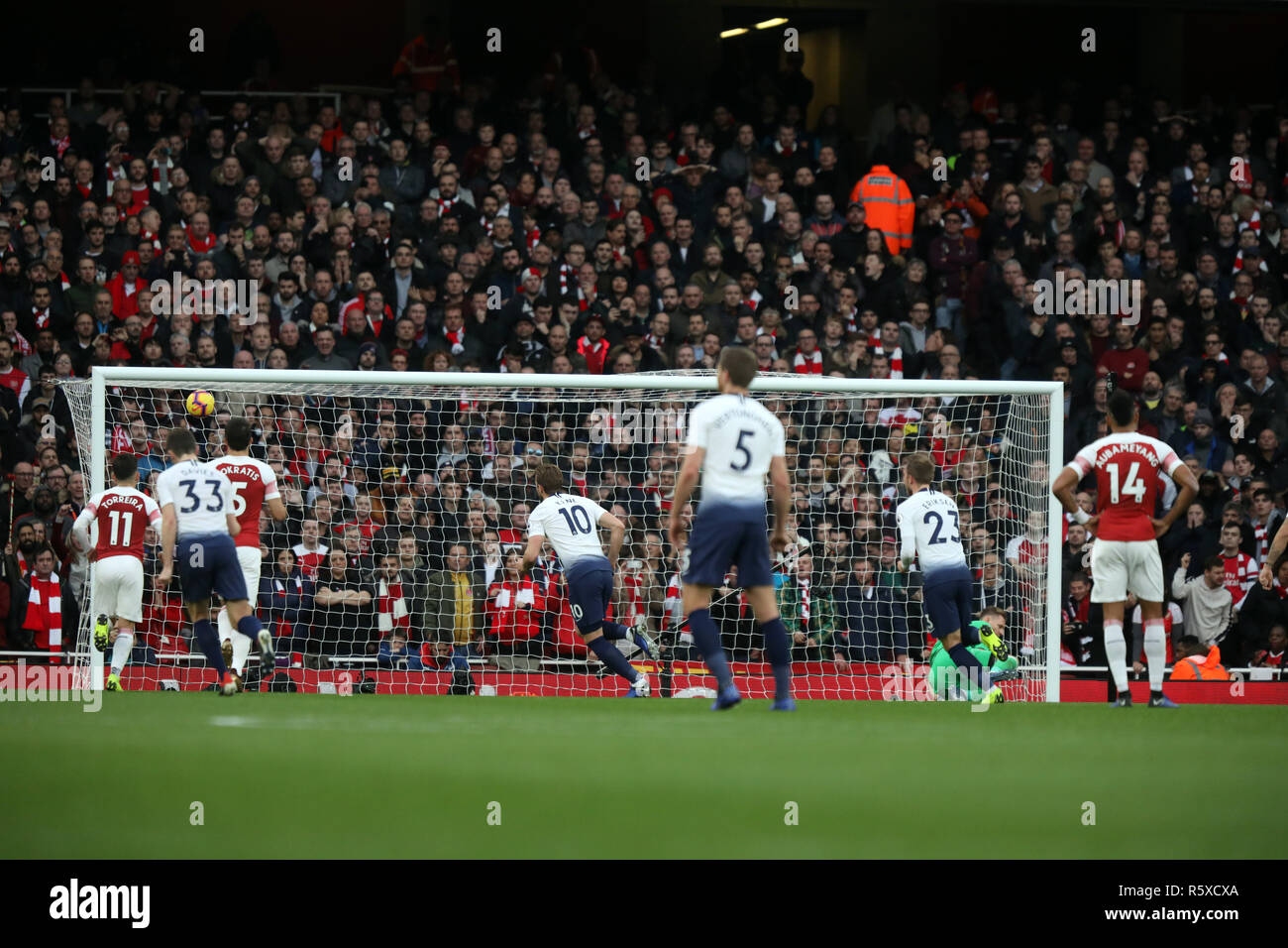 Scores v arsenal hi-res stock photography and images - Alamy
