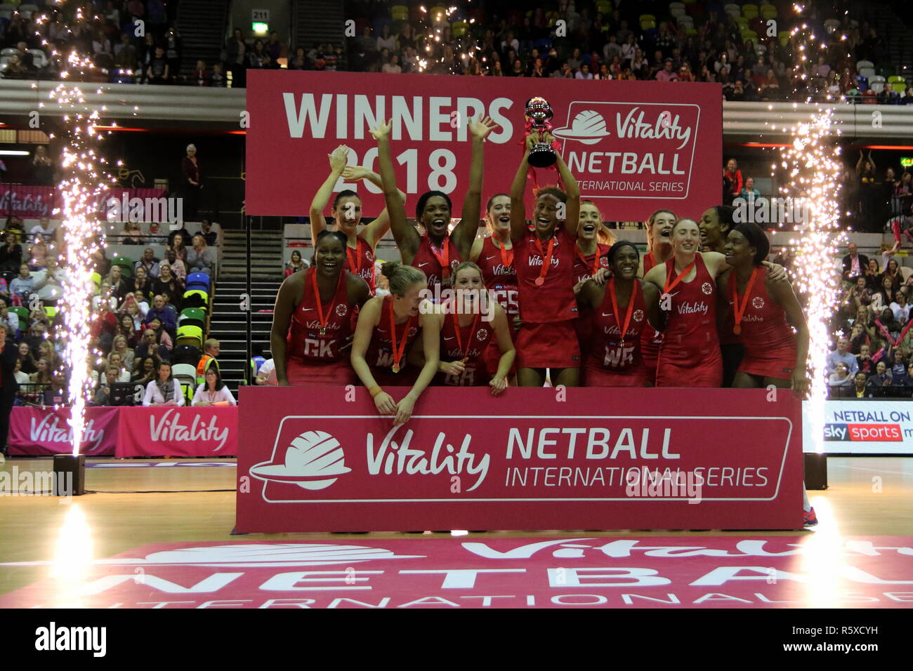 The england womens netball team celebrate hi-res stock photography and ...