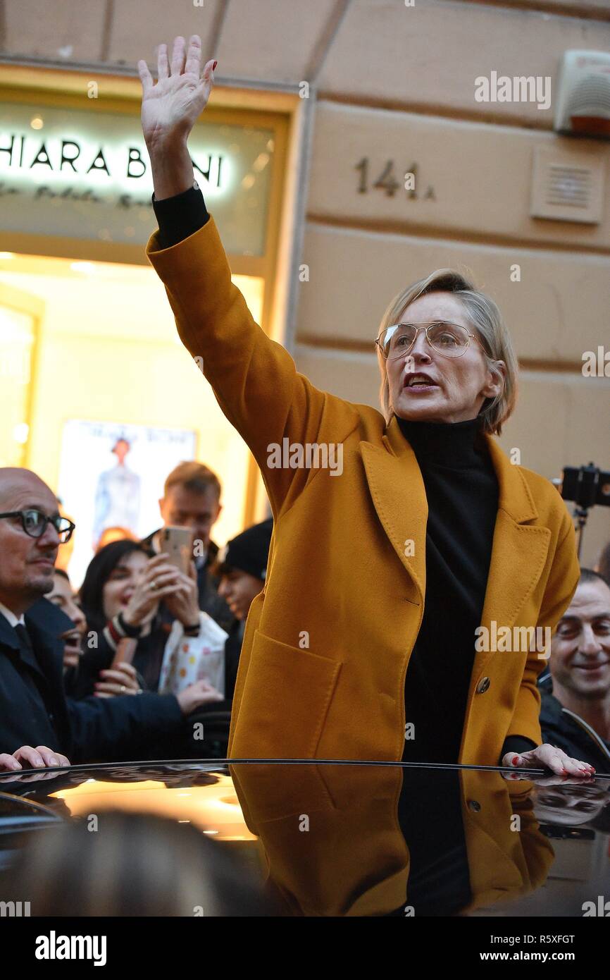 Sharon stone with fans hi-res stock photography and images - Alamy