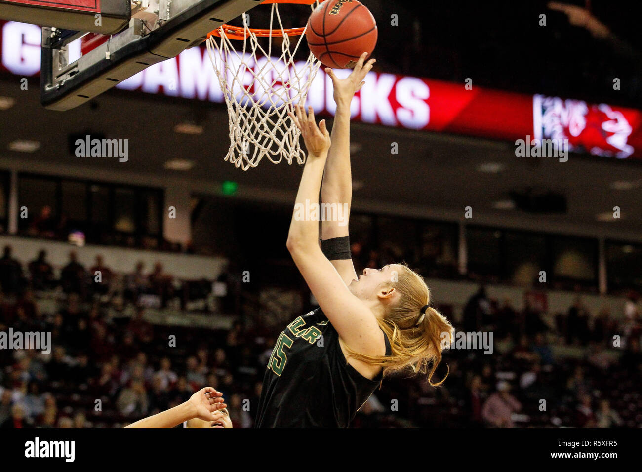 Basketball layup women's hi-res stock photography and images - Alamy