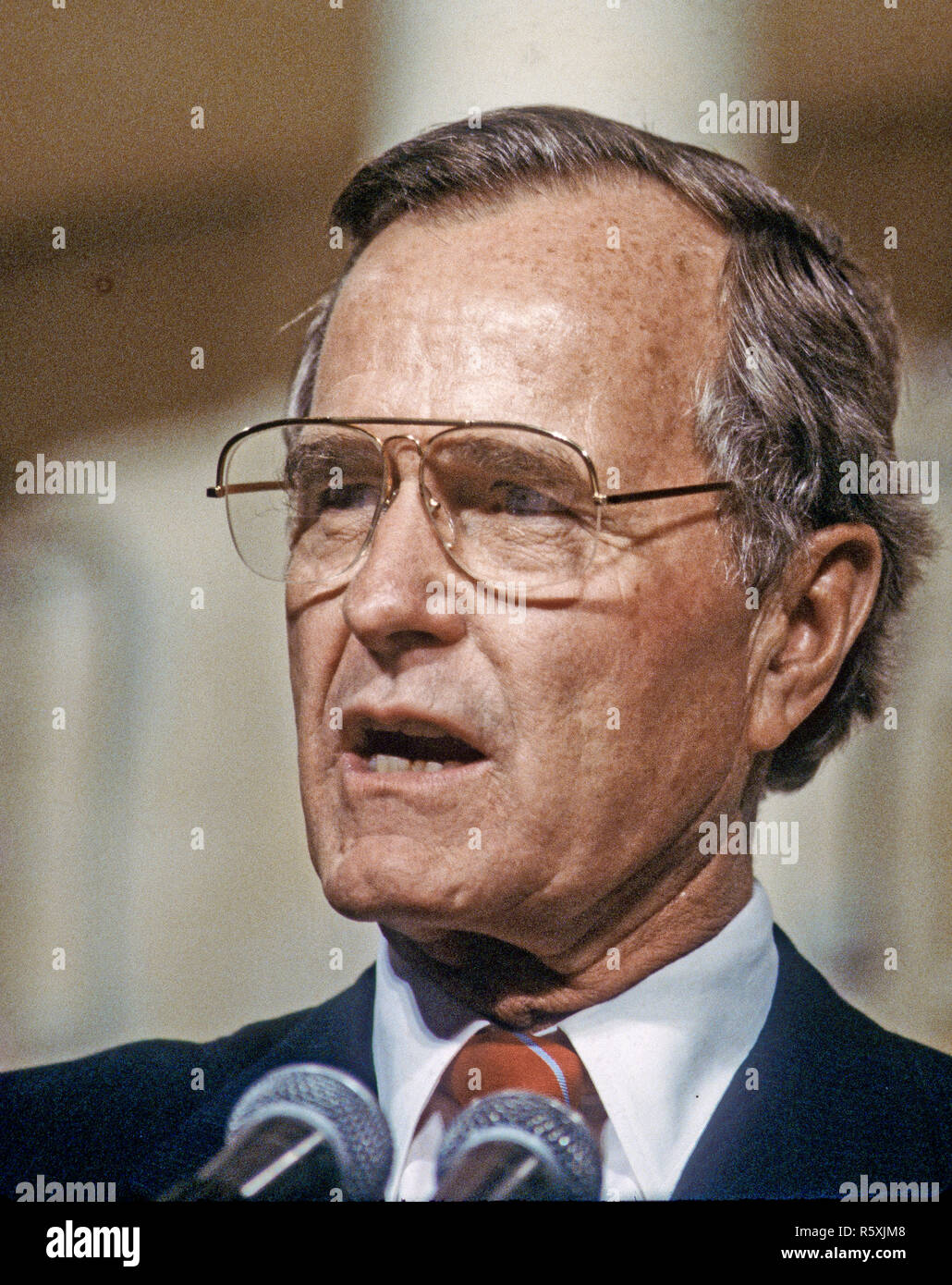 Chicago, Illinois. Nov, 1987 Vice President George H.W. Bush at ...