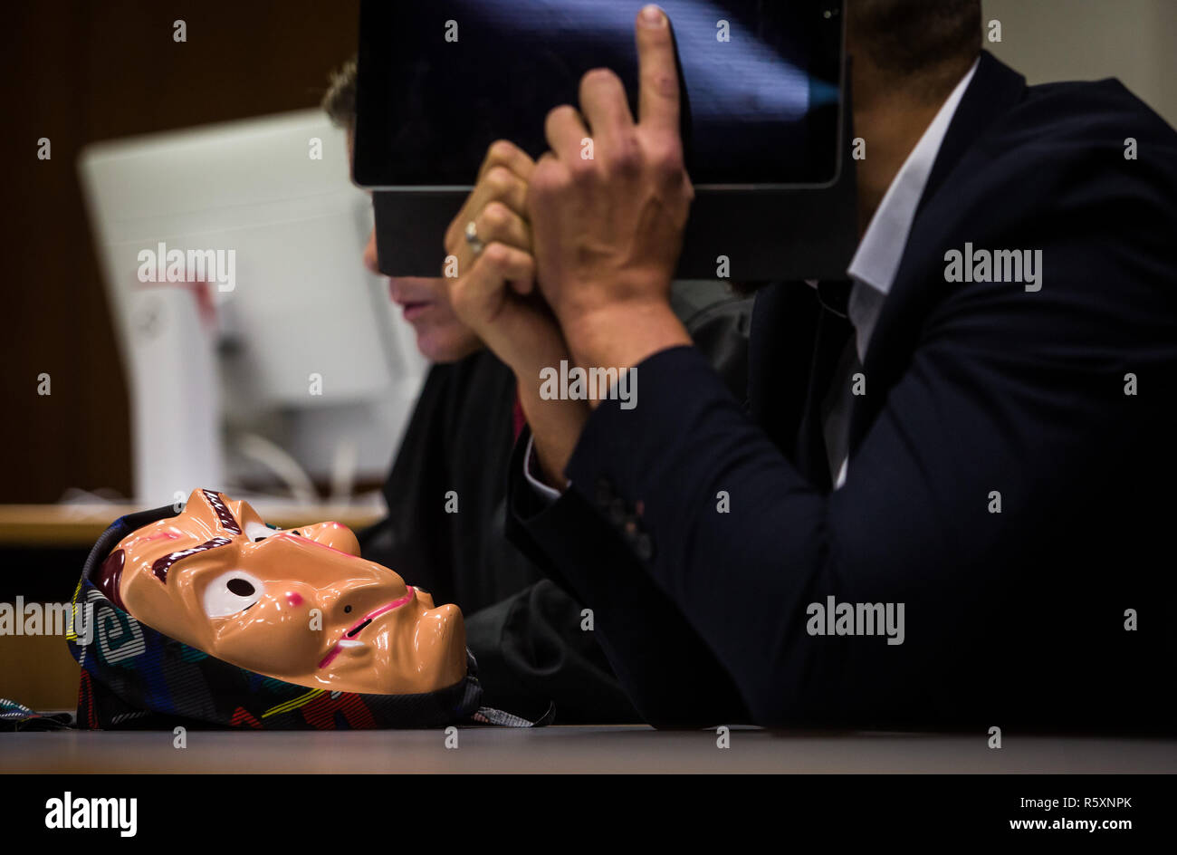 Defendants table hi-res stock photography and images - Alamy