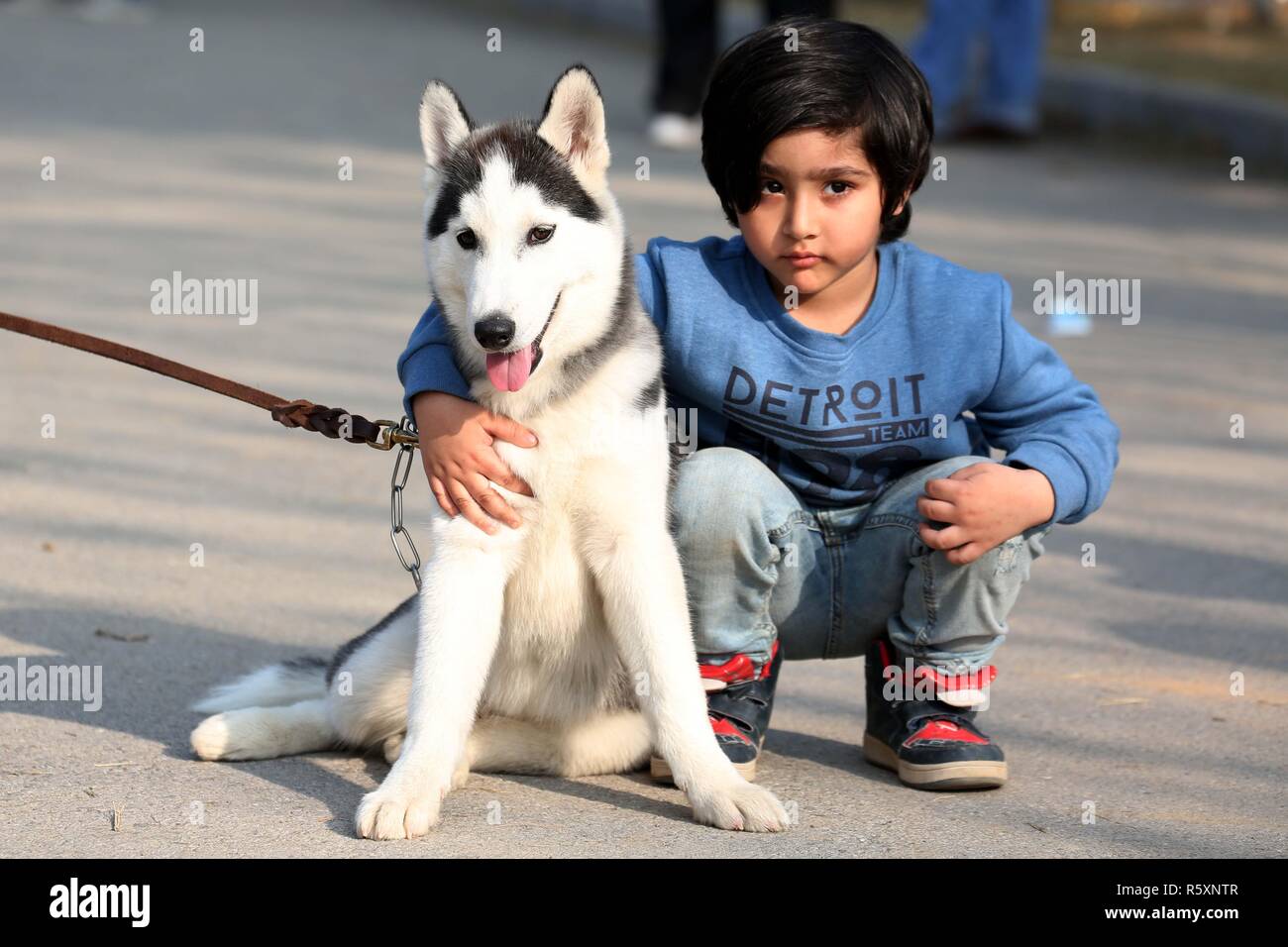 Islamabad, Pakistan. 2nd Dec, 2018. A boy poses with a Husky during All ...