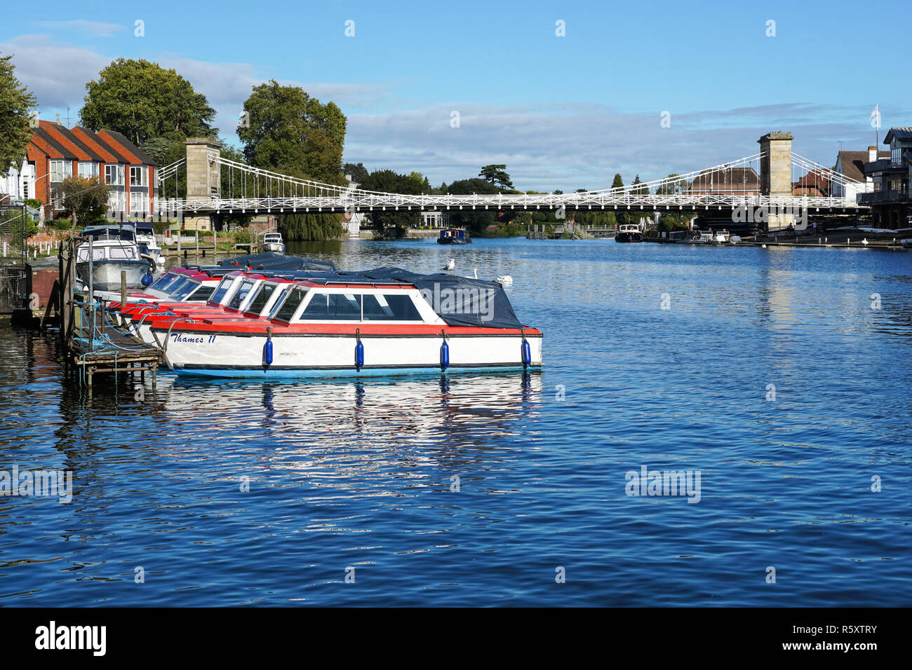 The River Thames in Marlow with Marlow suspension bridge in the ...