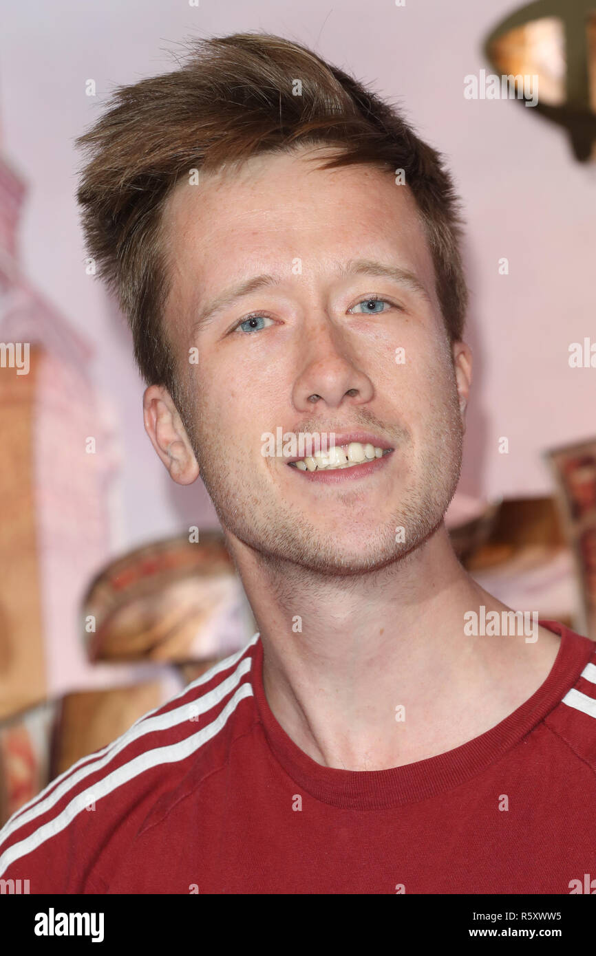 Dan simpson hi-res stock photography and images - Alamy