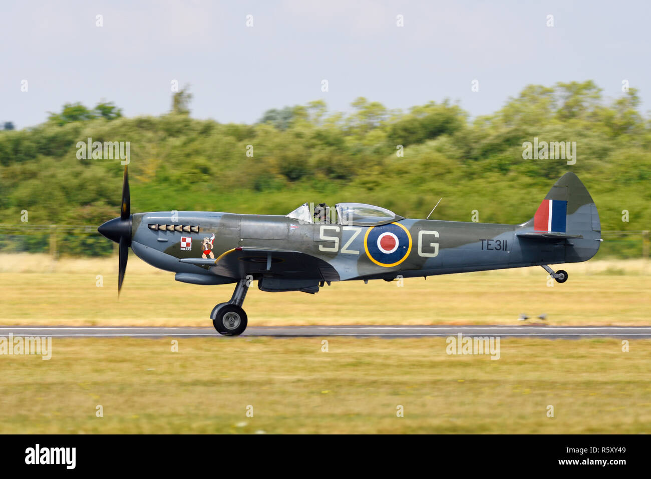 Spitfire raf plane hi-res stock photography and images - Alamy
