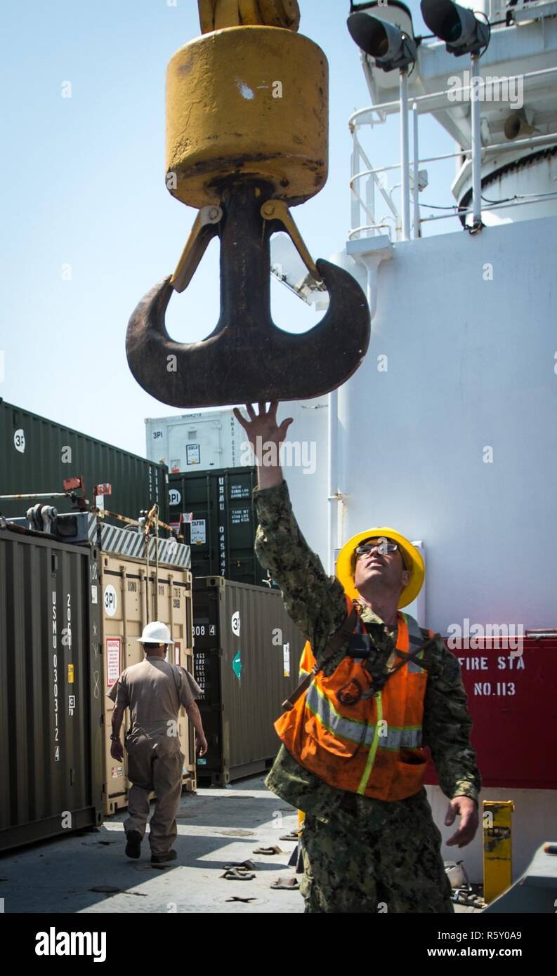 Rail offload hi-res stock photography and images - Alamy