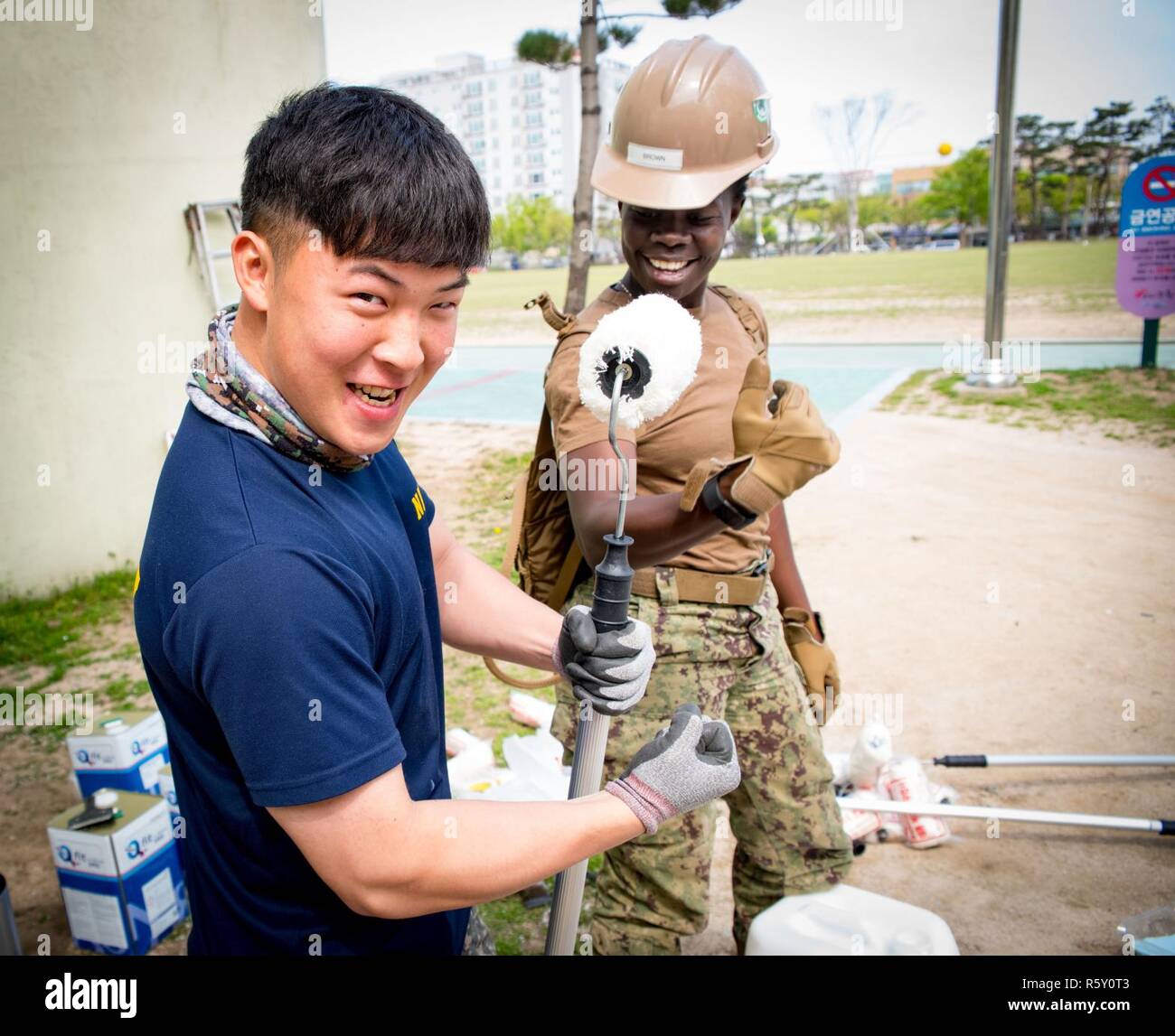 POHANG, Republic of Korea (April 14, 2017) –Seabees from Amphibious ...