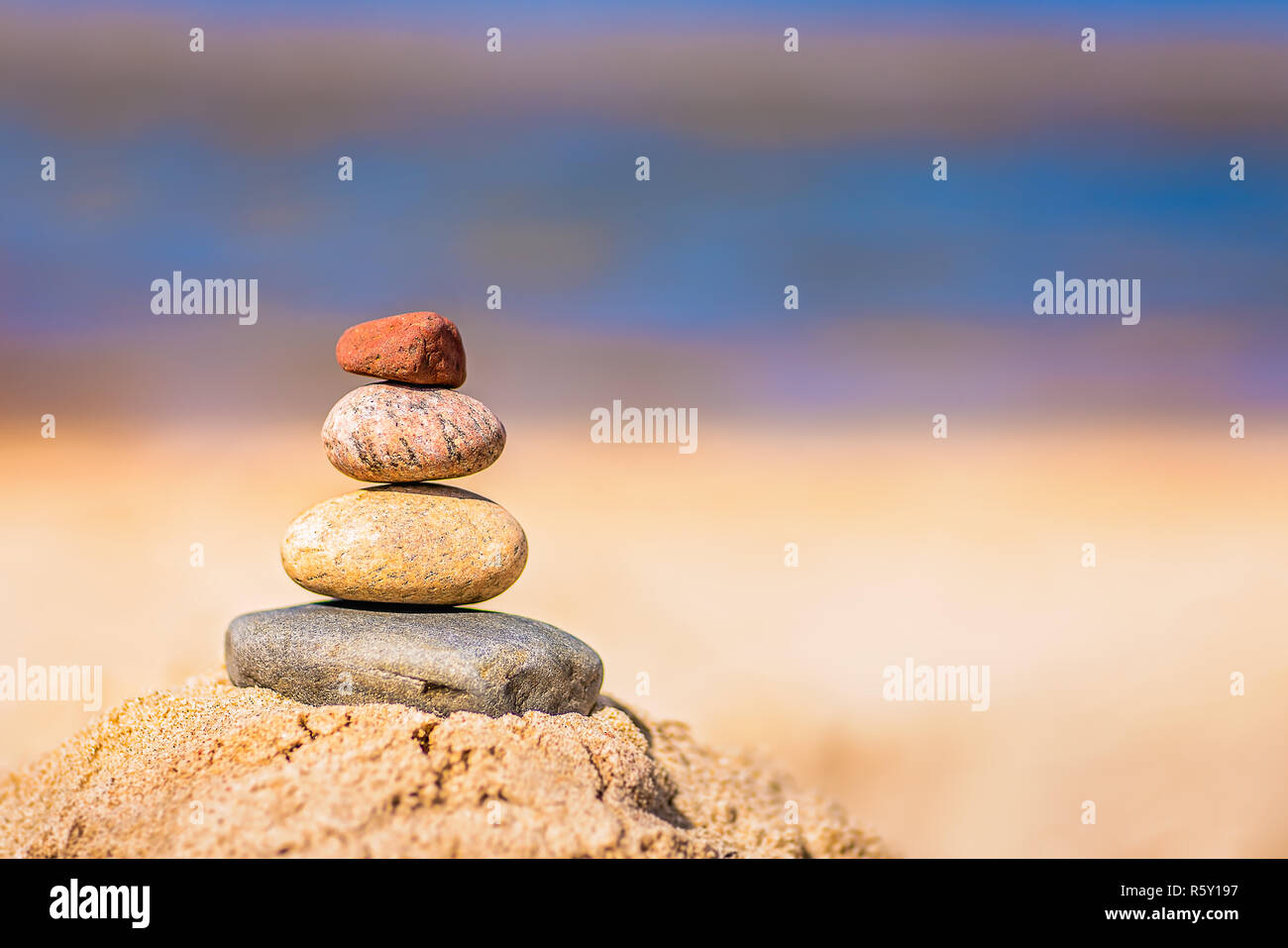 Art balance granite stones hi-res stock photography and images - Alamy