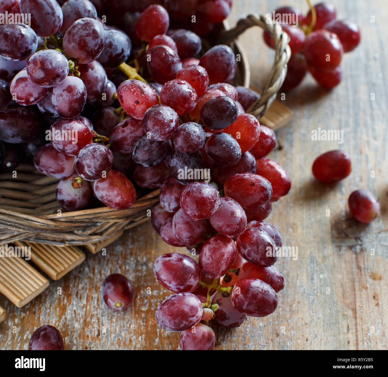 Grapes in a wooden box Stock Photo - Alamy