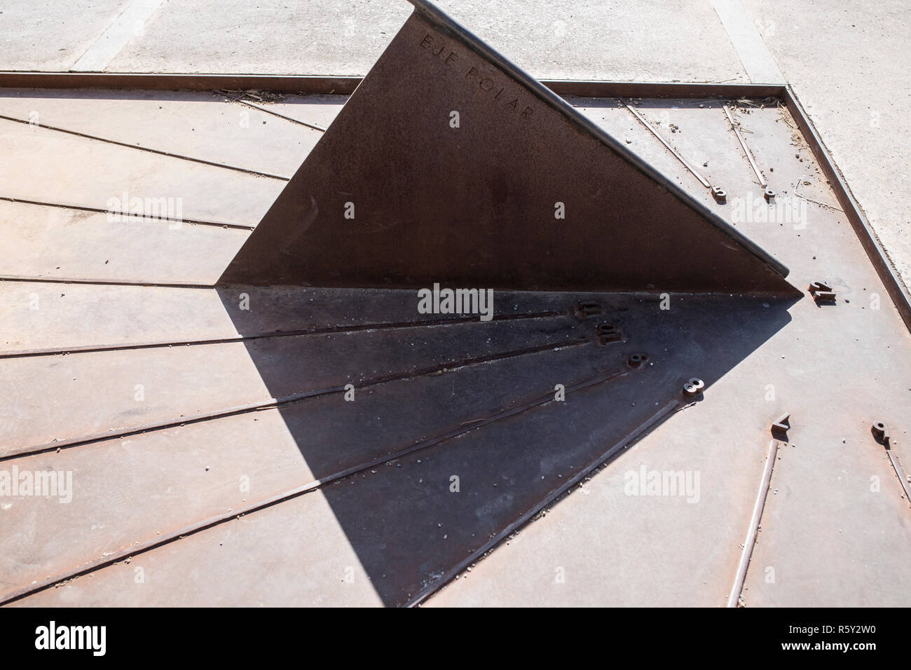 Solar clock hi-res stock photography and images - Alamy