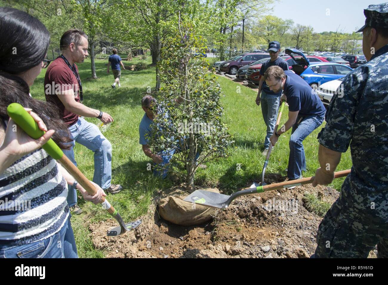 Naval Surface Warfare Center, Carderock Division employees help Capt ...