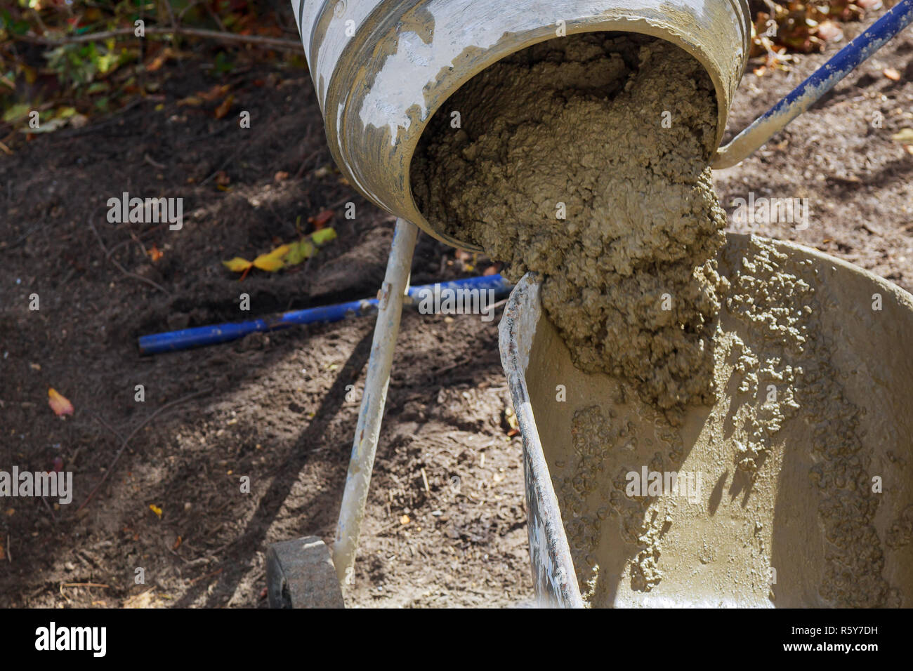 Pouring solution bucket hi-res stock photography and images - Alamy