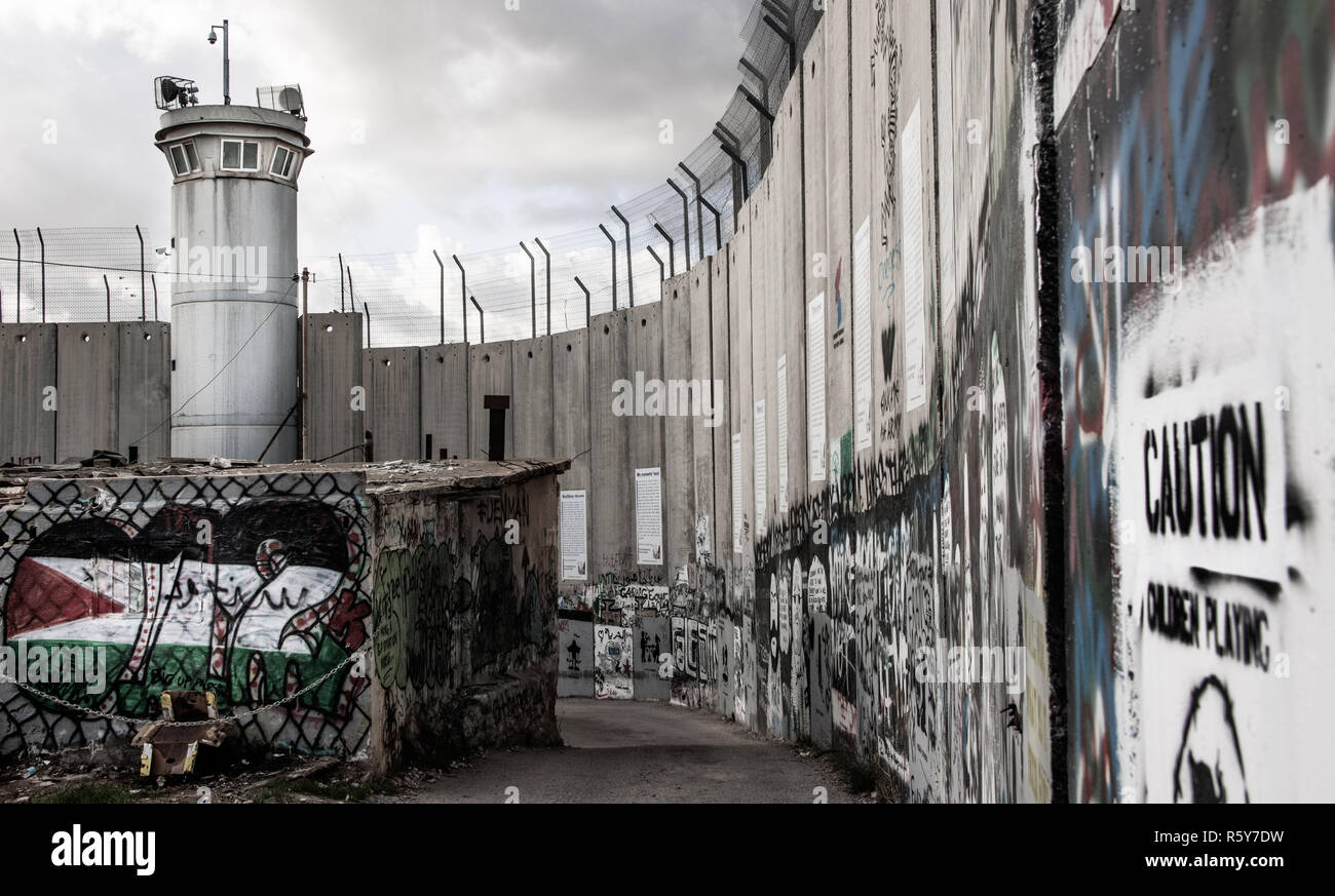 Border wall between Palestine and Israel in Bethlehem Stock Photo - Alamy