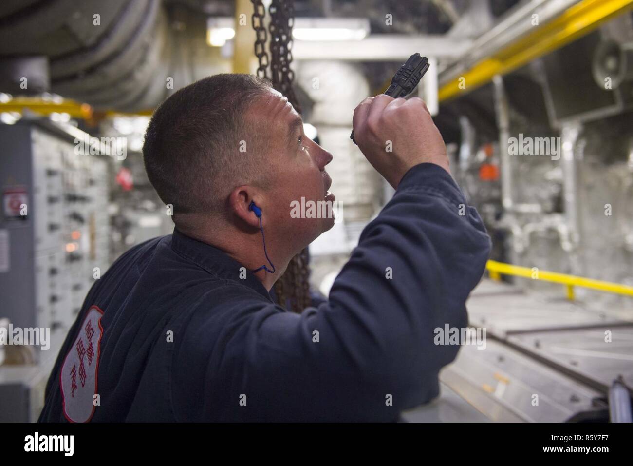Lt h e hull hi-res stock photography and images - Alamy