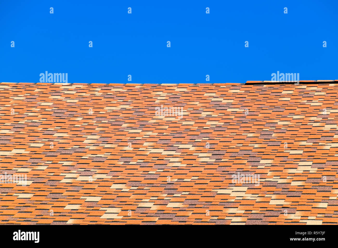 Roof from multi-colored bituminous shingles. Patterned bitumen shingles ...