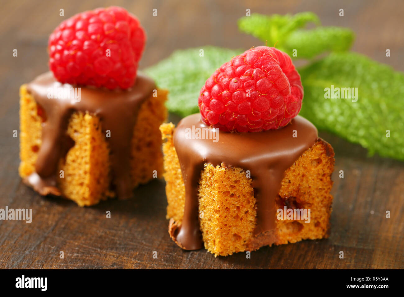 Mini gingerbread squares with melted chocolate Stock Photo - Alamy