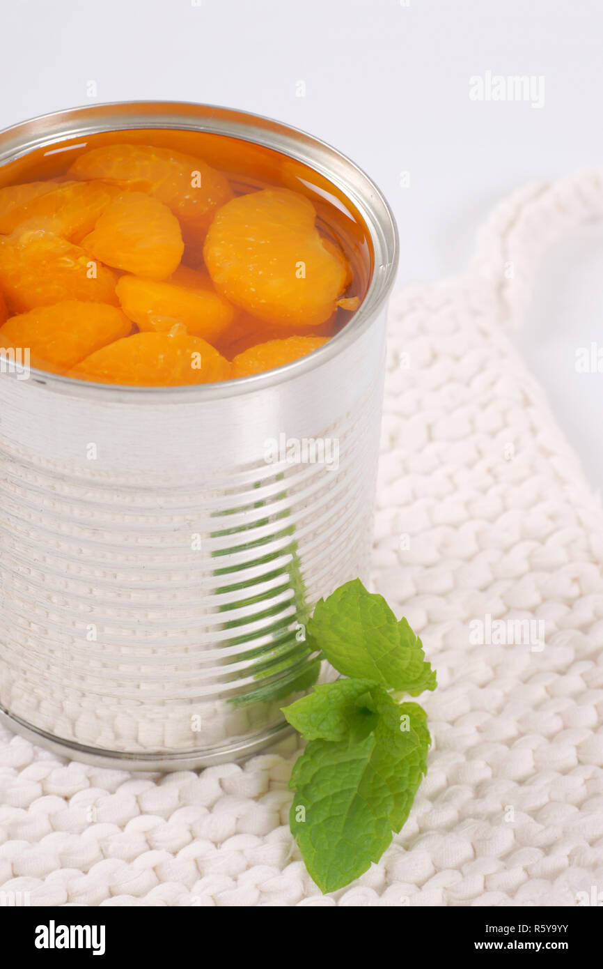 can of peeled tangerines Stock Photo - Alamy