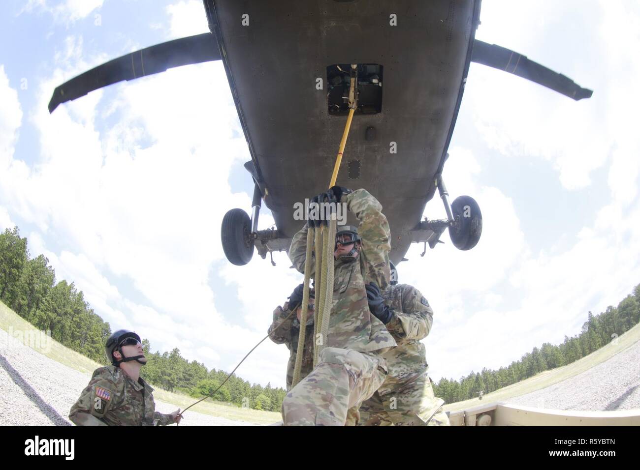 Uh 60 black hawk helicopter lifts hi-res stock photography and images ...