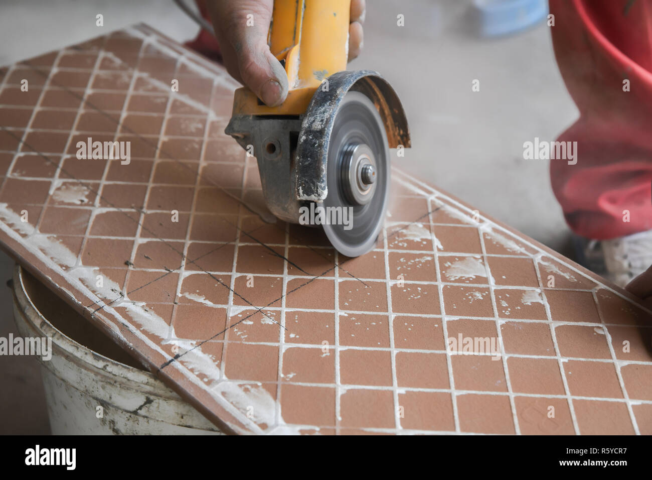 Porcelain tiled flooring bathroom hi-res stock photography and images ...