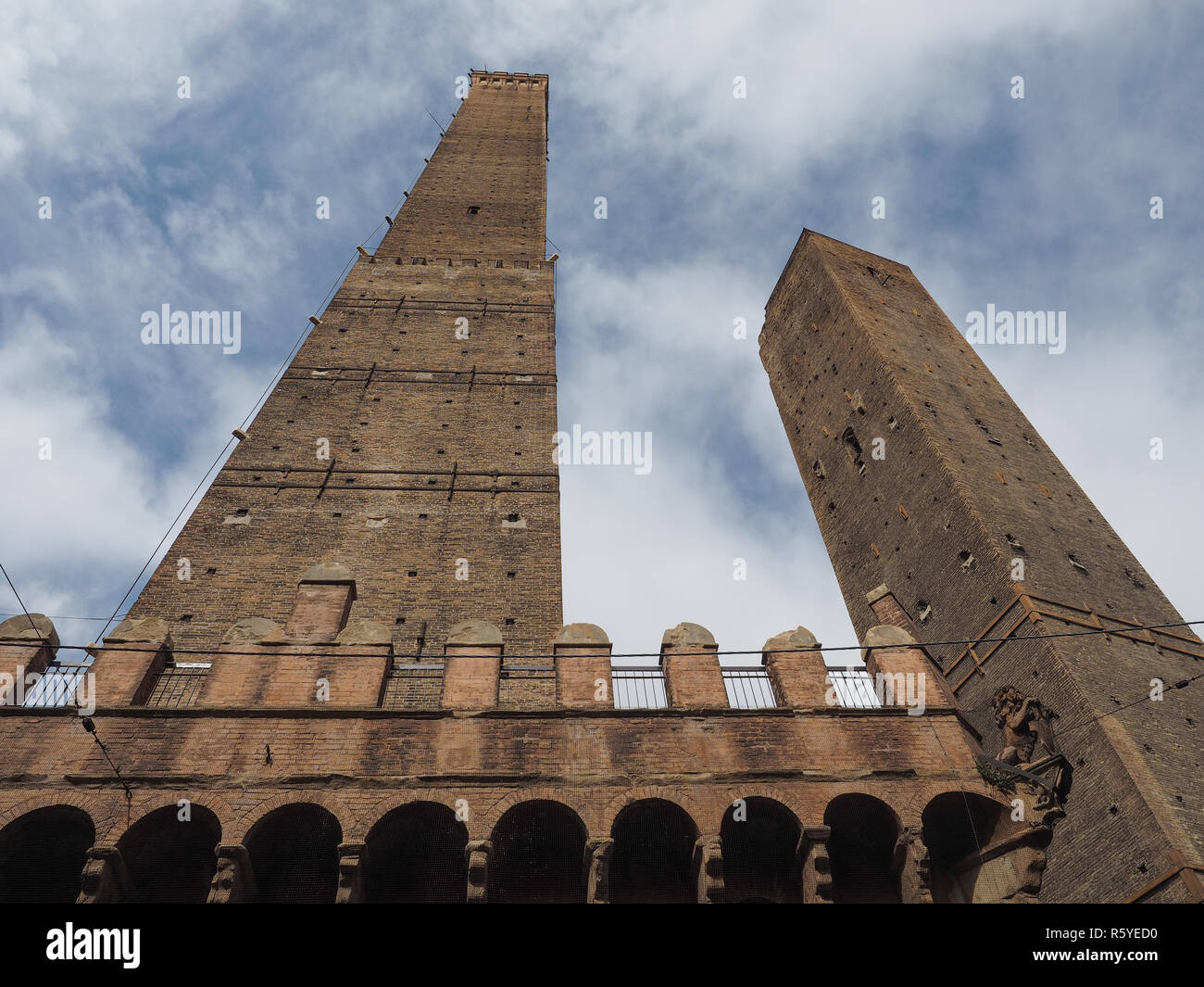Due torri (Two towers) in Bologna Stock Photo - Alamy