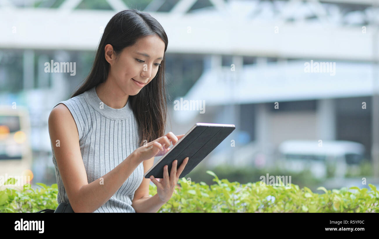 Business woman using tablet computer Stock Photo - Alamy