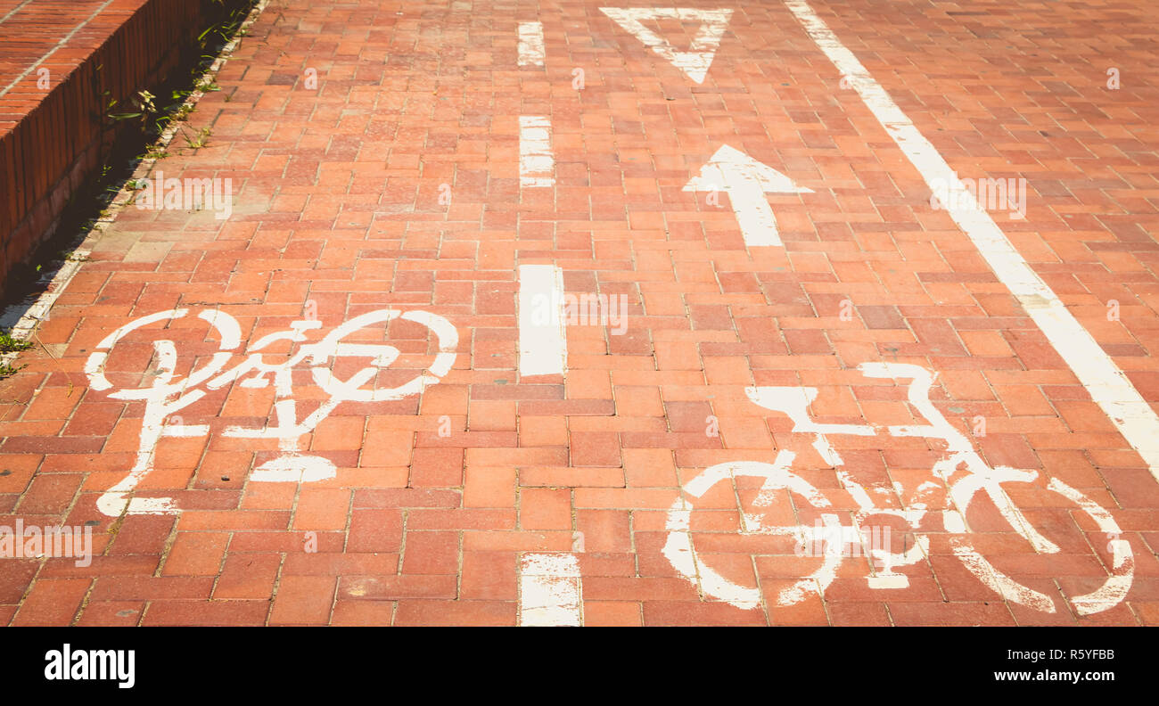 Paved bikeway hi-res stock photography and images - Alamy
