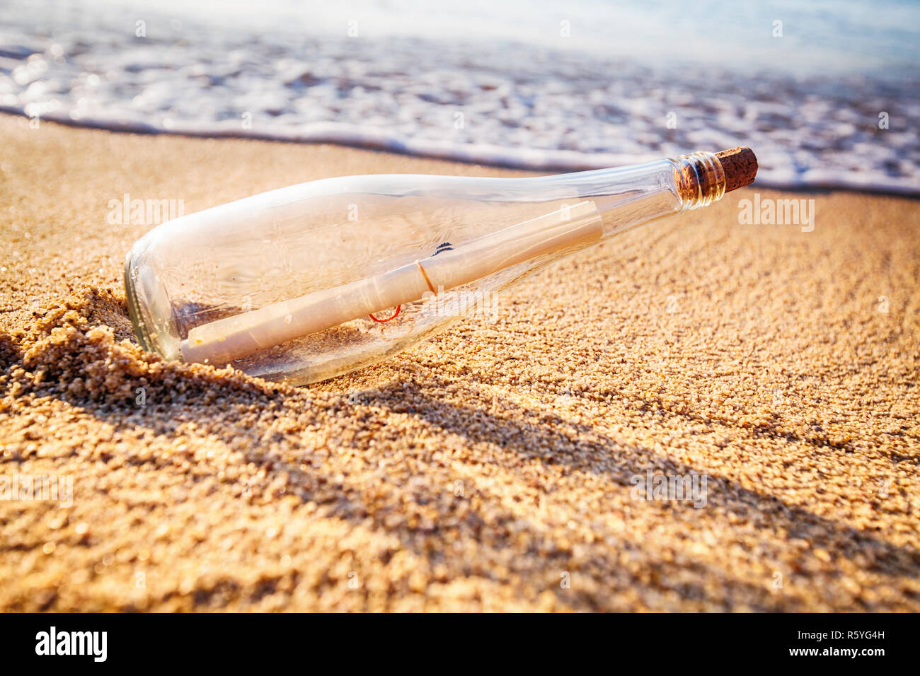 Message in a bottle Stock Photo - Alamy