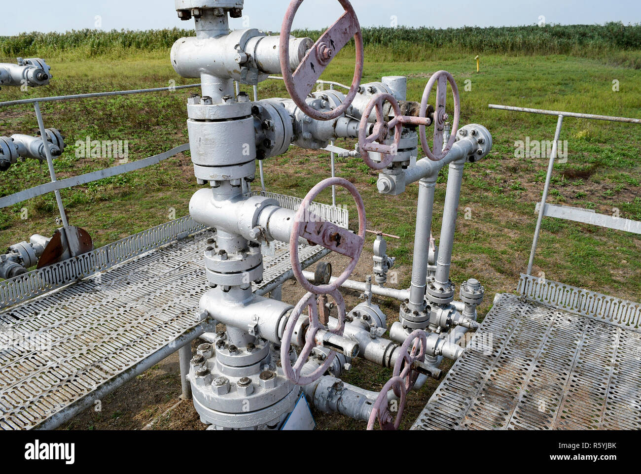 Equipment of an oil well Stock Photo - Alamy