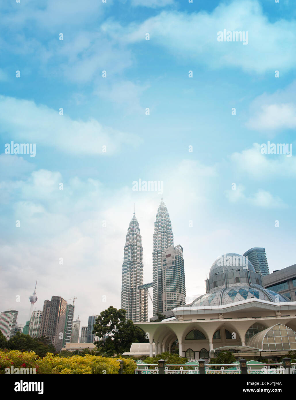 Daytime view of famous Asy-Syakirin Mosque with Petronas Towers Stock ...