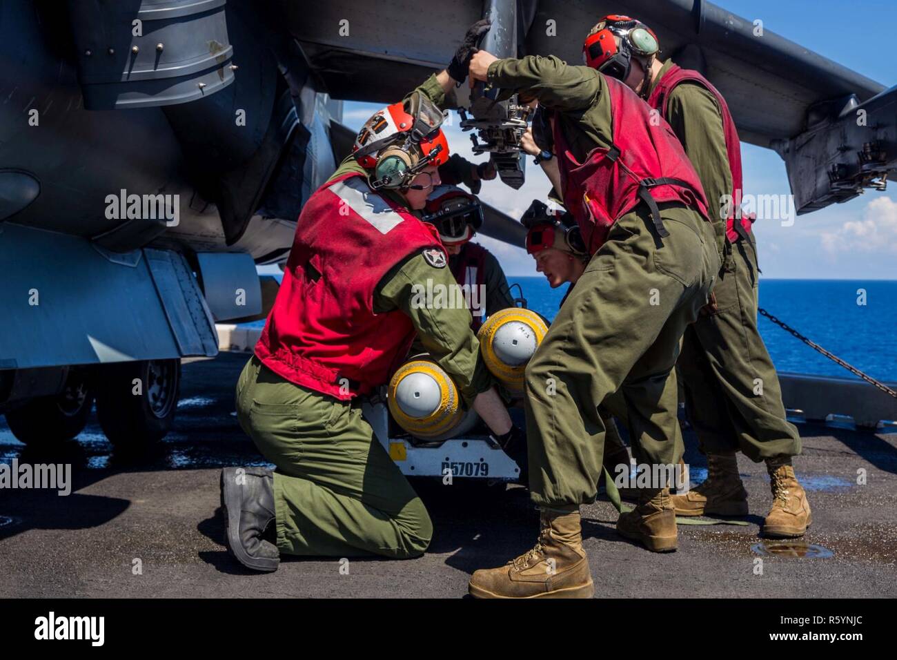 PACIFIC OCEAN (April 14, 2017)Marine Corps ordnance technicians ...