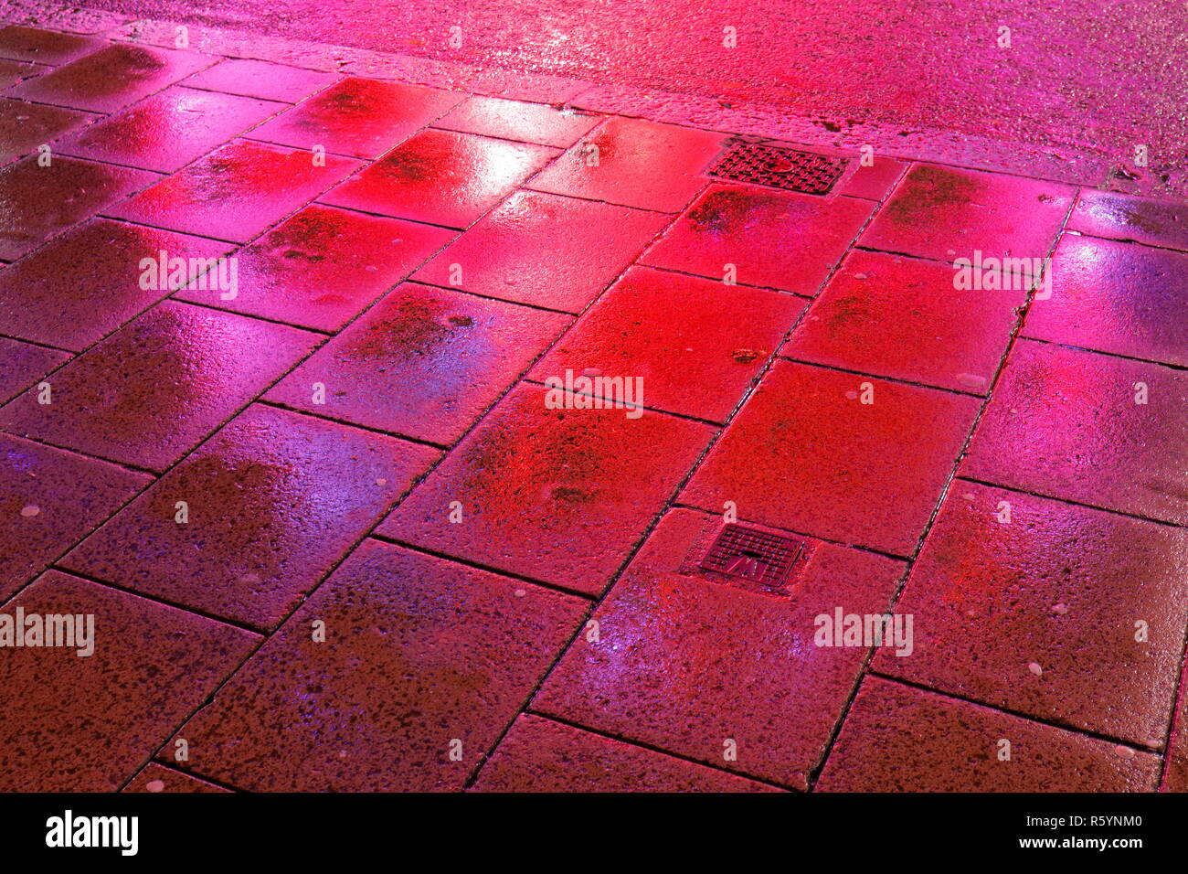 Wet pavements hi-res stock photography and images - Alamy
