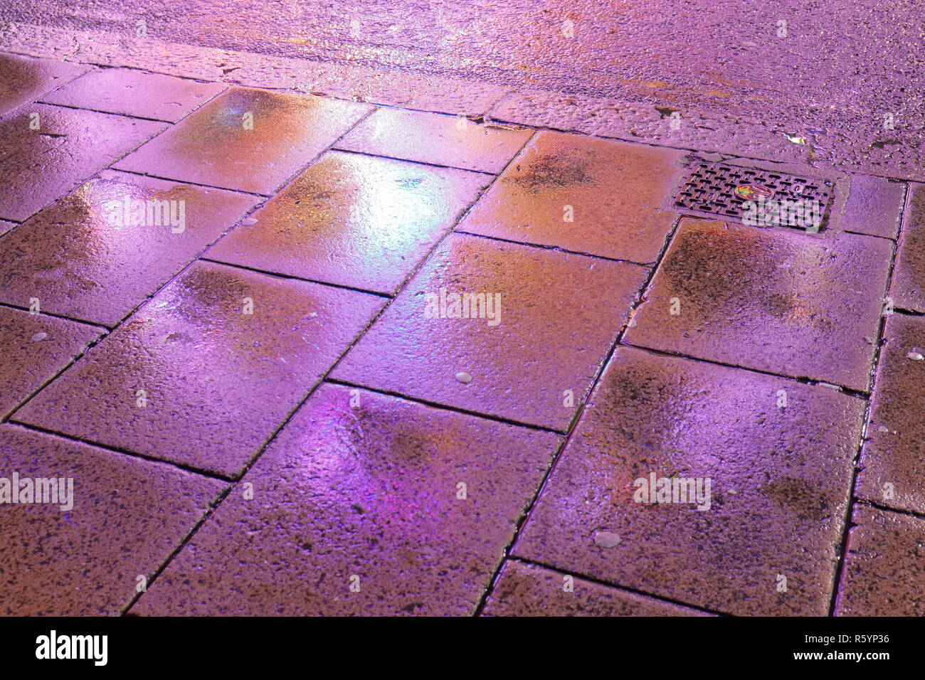Wet pavements hi-res stock photography and images - Alamy