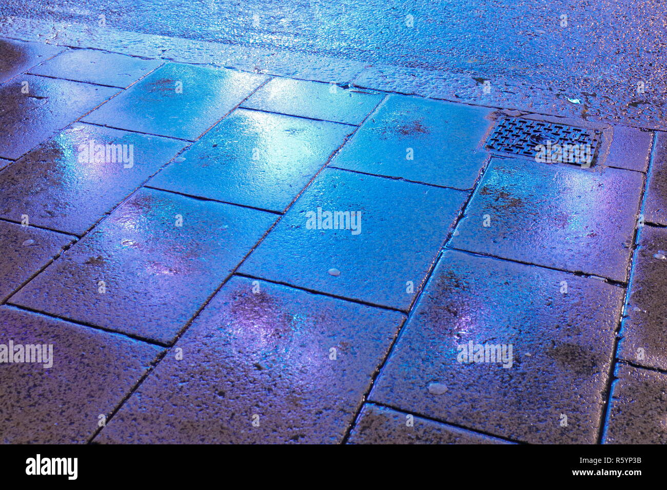 Wet pavements hi-res stock photography and images - Alamy