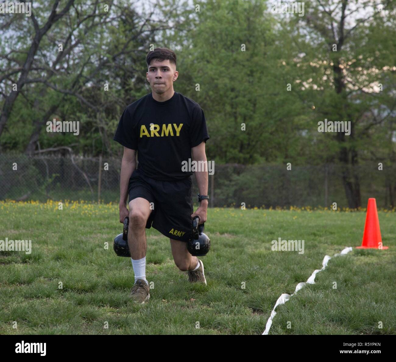 100 meter weighted lunges hi-res stock photography and images - Alamy