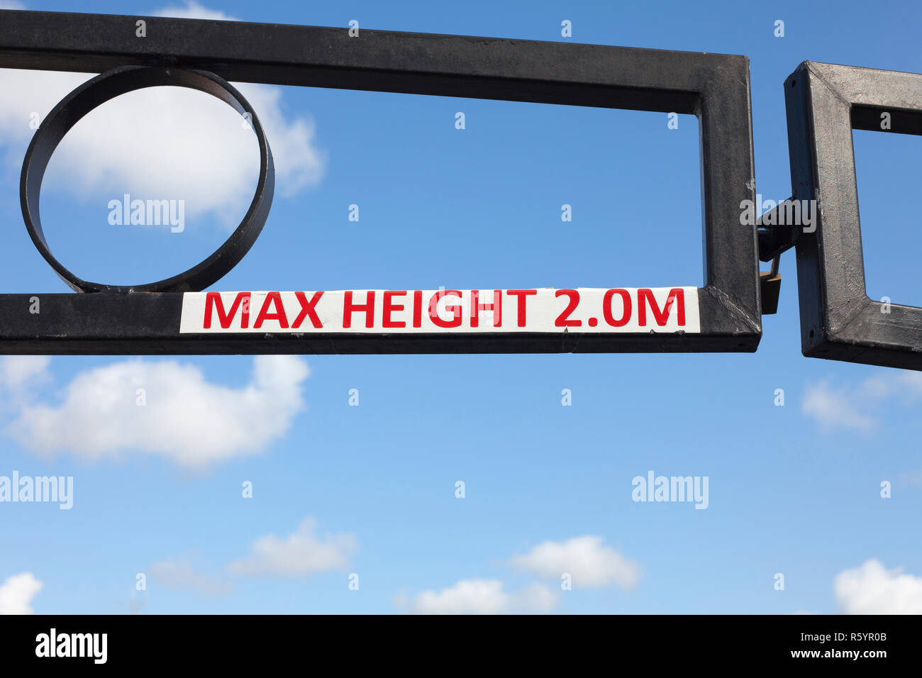 Max height sign hi-res stock photography and images - Alamy