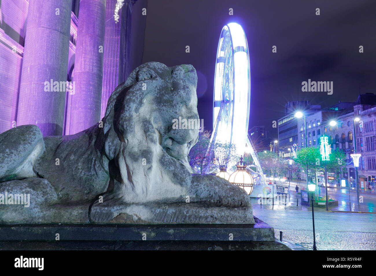 One of the Lions outside Leeds Town Hall with the Big Wheel tourist ...