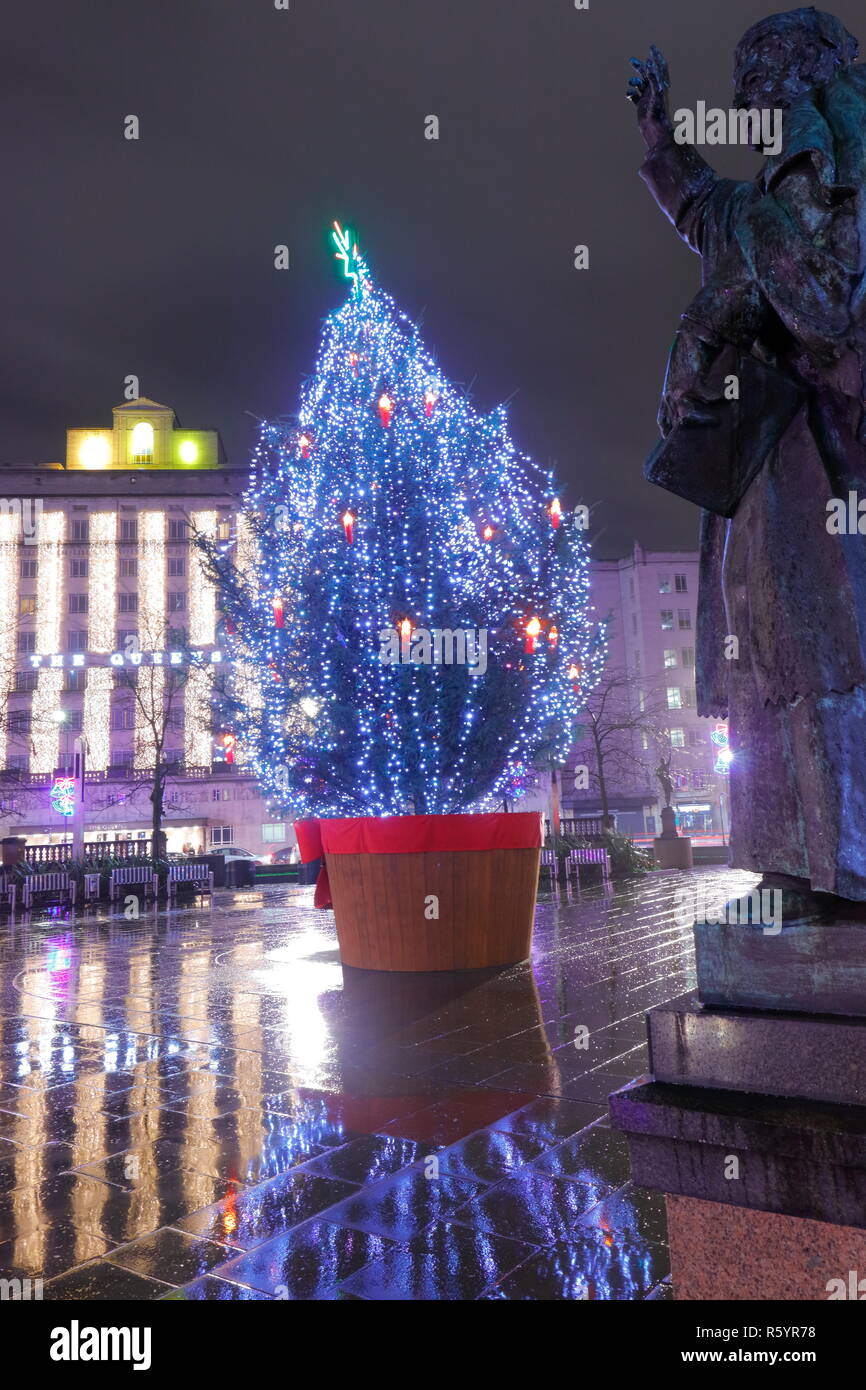Queens square leeds hi-res stock photography and images - Alamy
