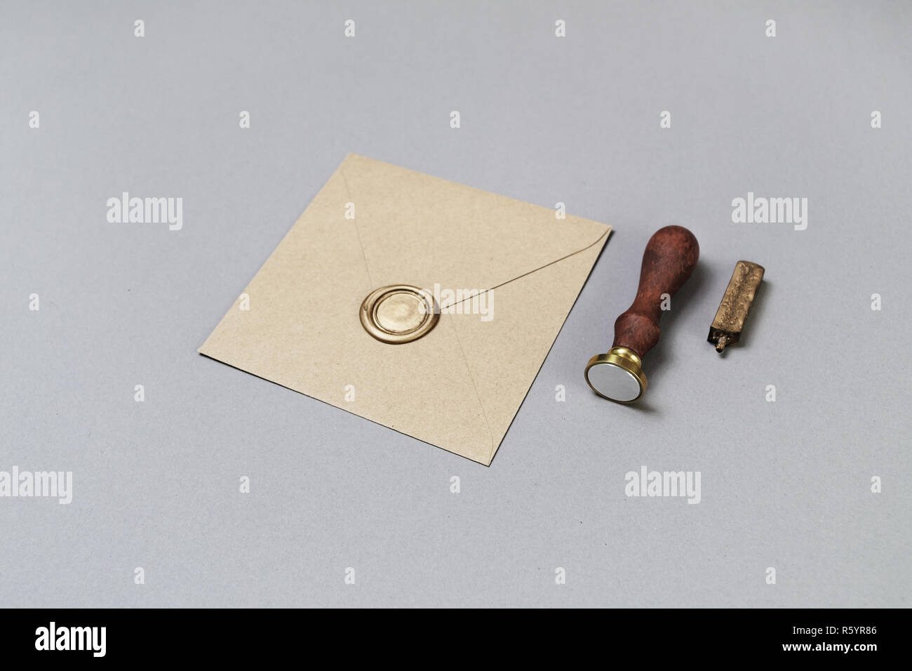 Brown paper package post stamp hi-res stock photography and images - Alamy